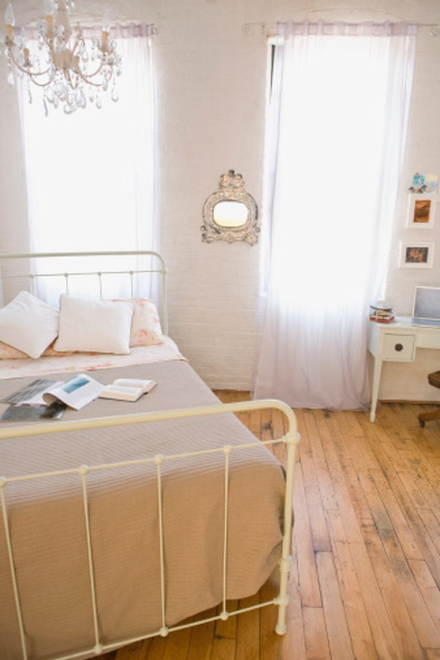 How to Add a Footboard to a Bed Frame ehow